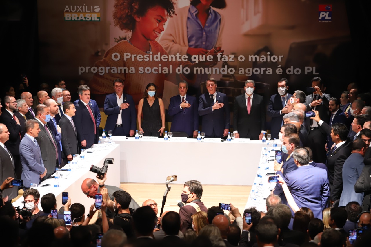 Presidente Bolsonaro assina filiação ao PL em solenidade na Capital ...